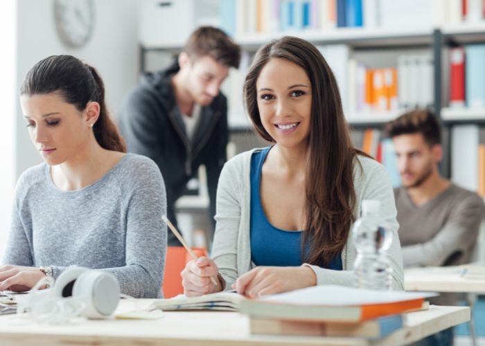 Intercâmbio Estudar e Trabalhar nos Emirados Árabes - VidaLearn ...